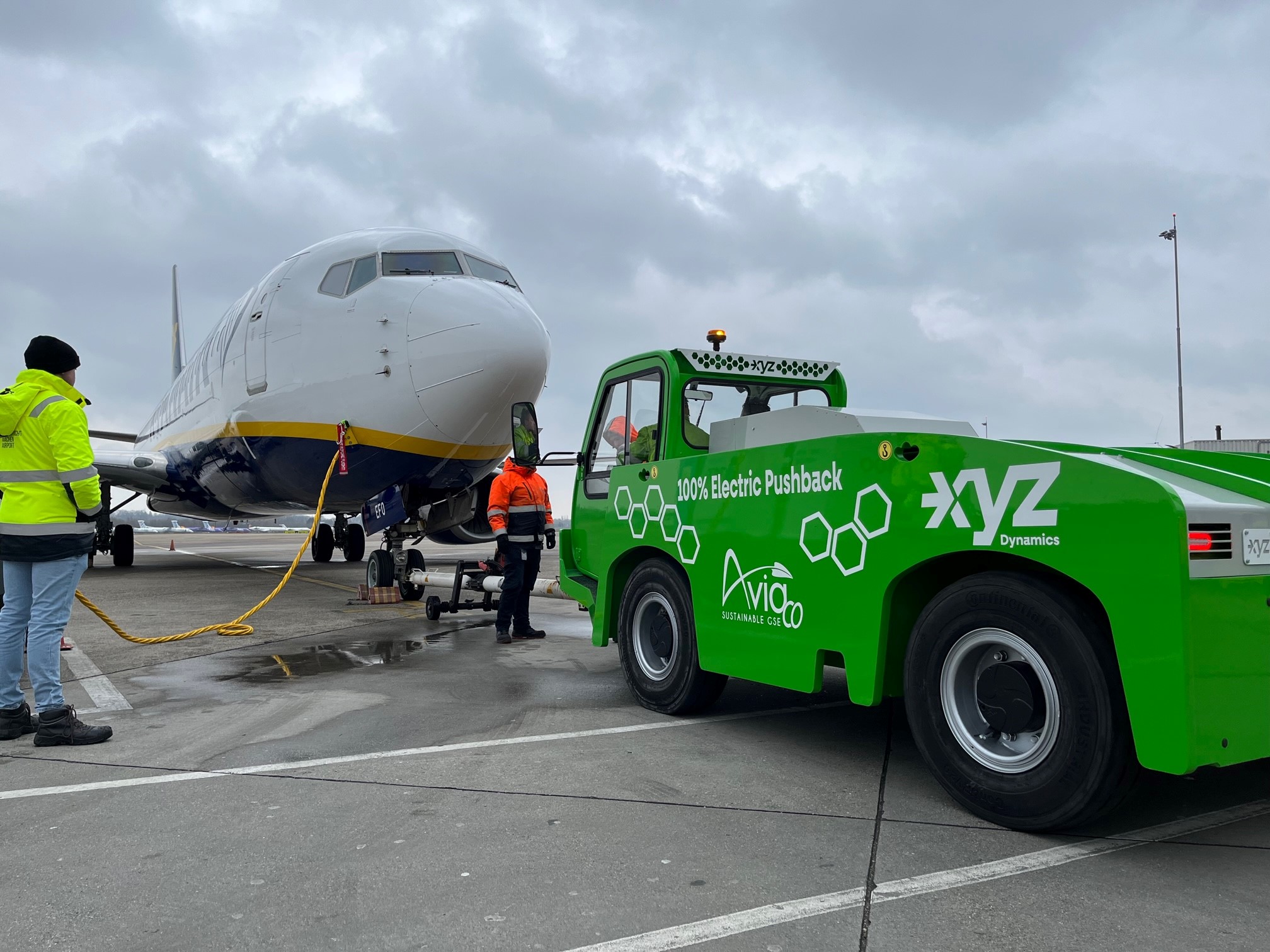 MST Airport vervolgt proef elektrische pushback truck - Maastricht ...